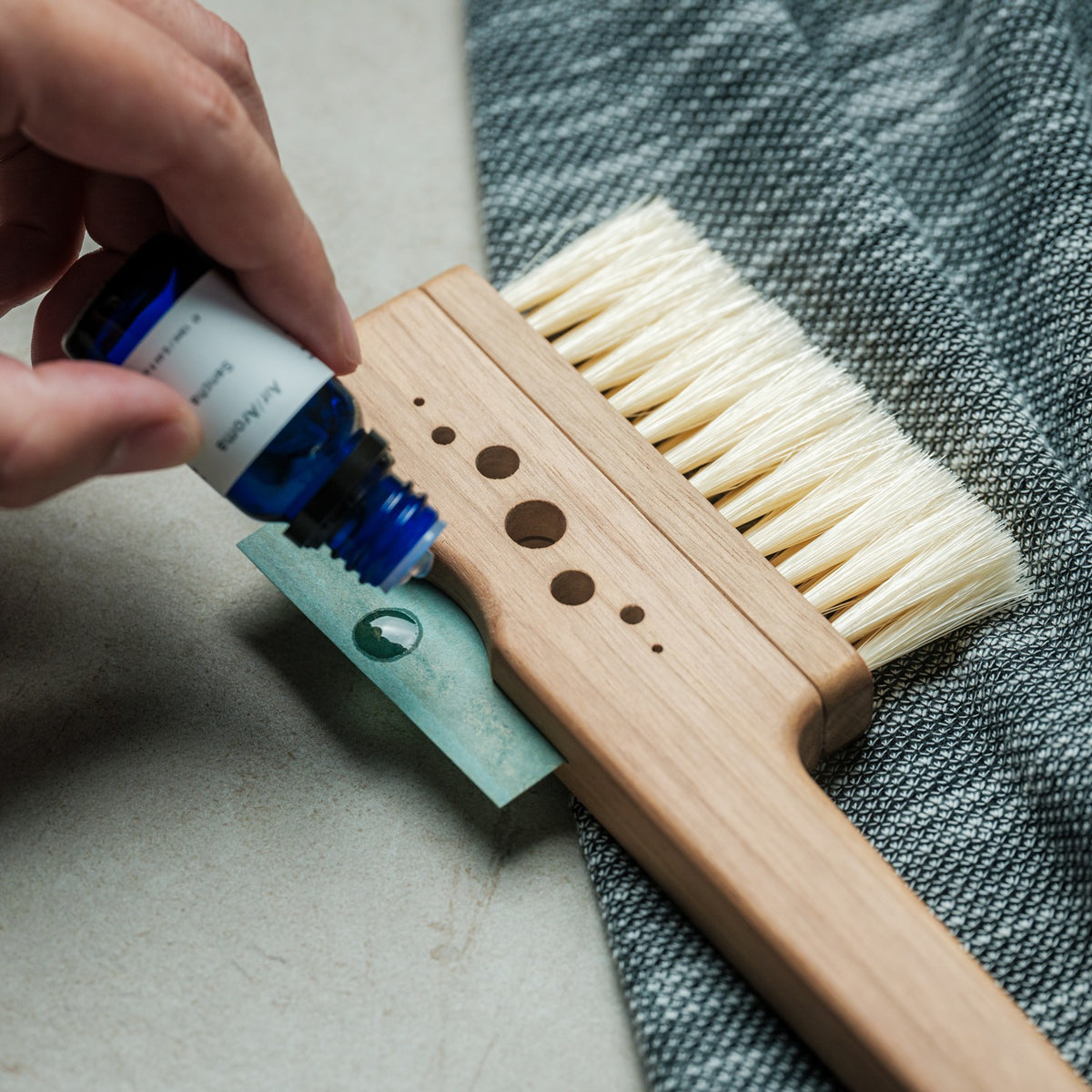 AromaCraft Clothes Brush – Yanko Design Select