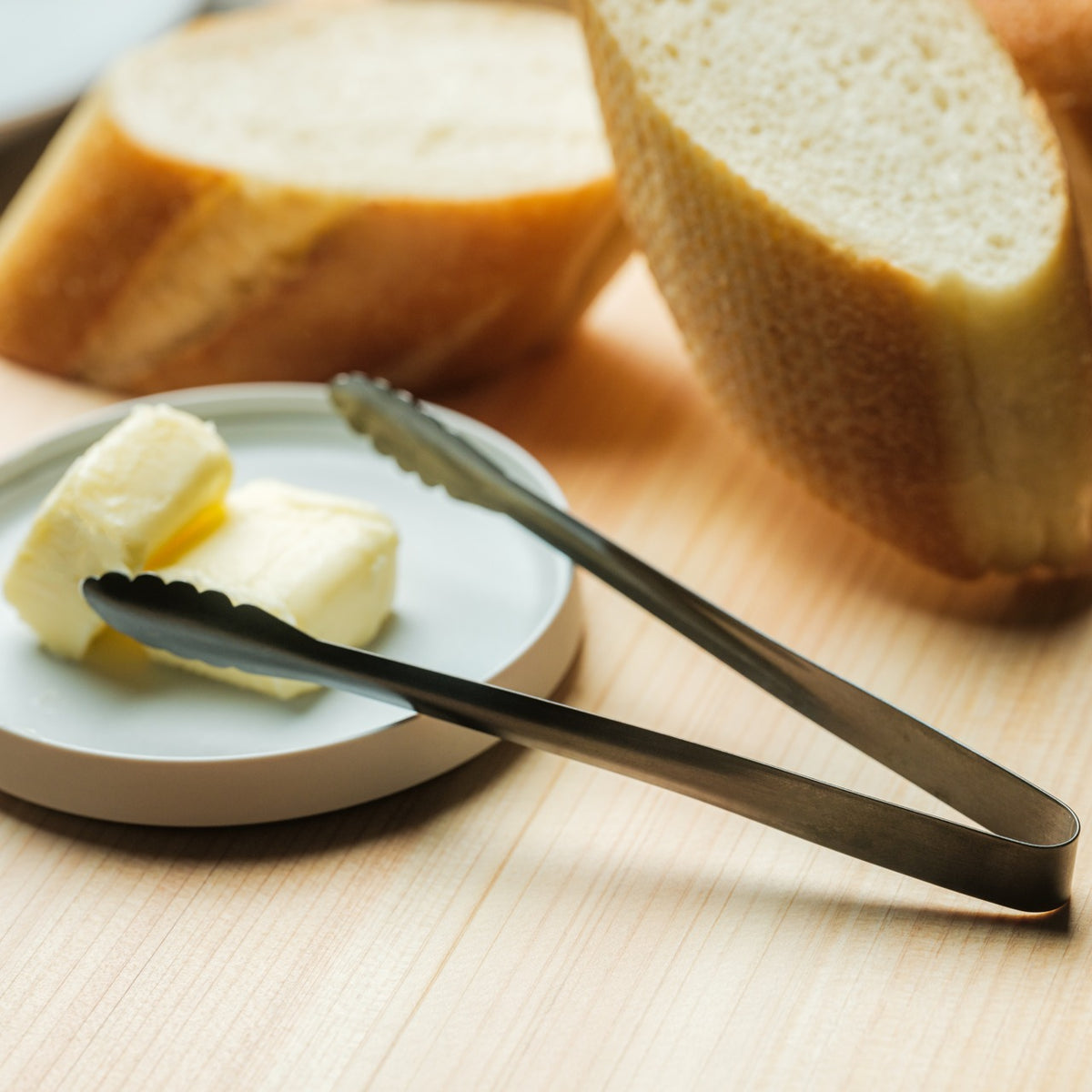 Obsidian Black Mini Grip Tongs – Yanko Design Select